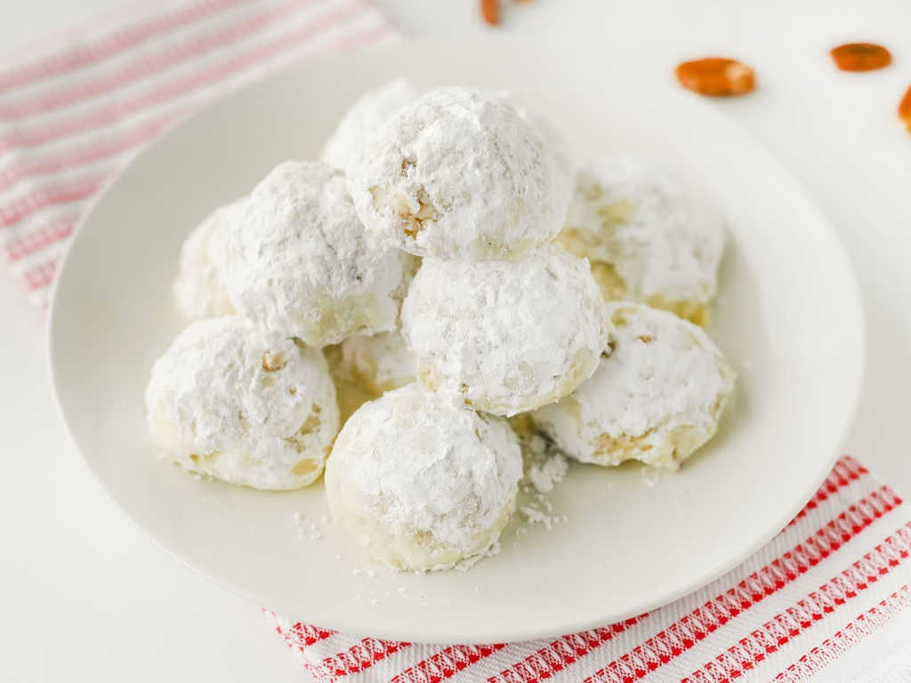 Buttery Pecan Snowball Cookies - Easy Classic Christmas Treat